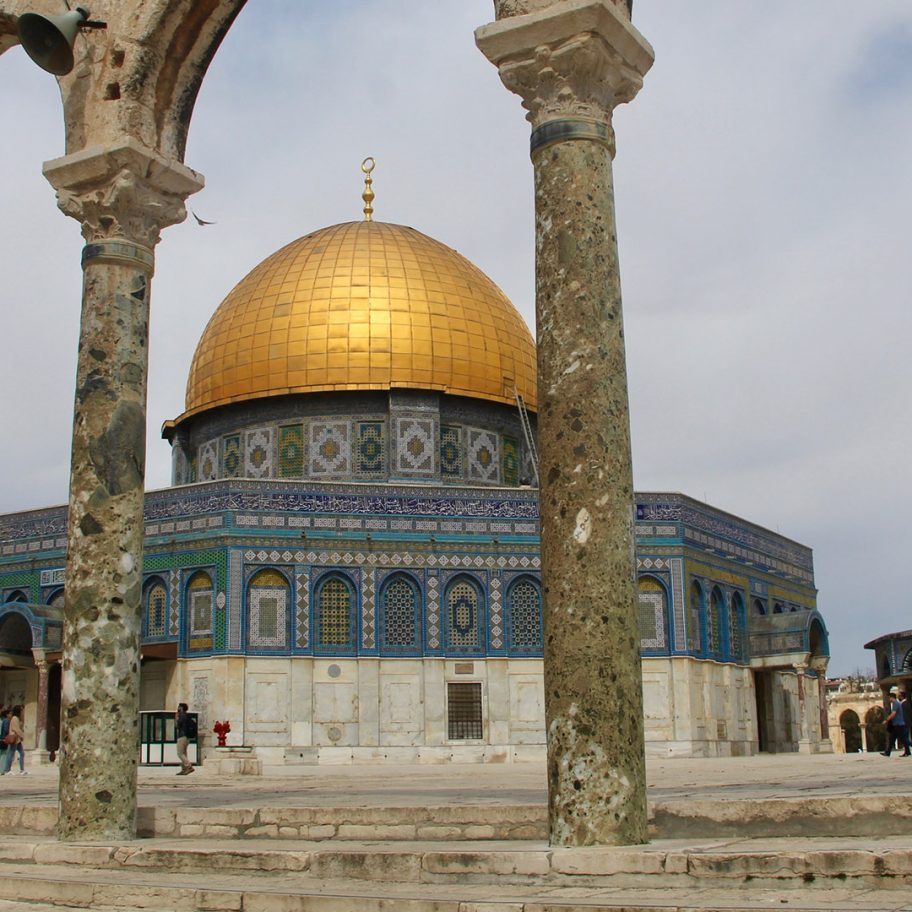 3 Ways to Help Muslims Understand the Cross