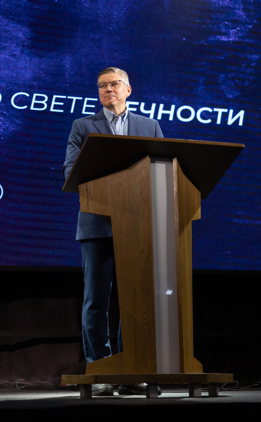 Un año después, un pastor de Moscú dice: “Sé que Dios nos va a juzgar a ...